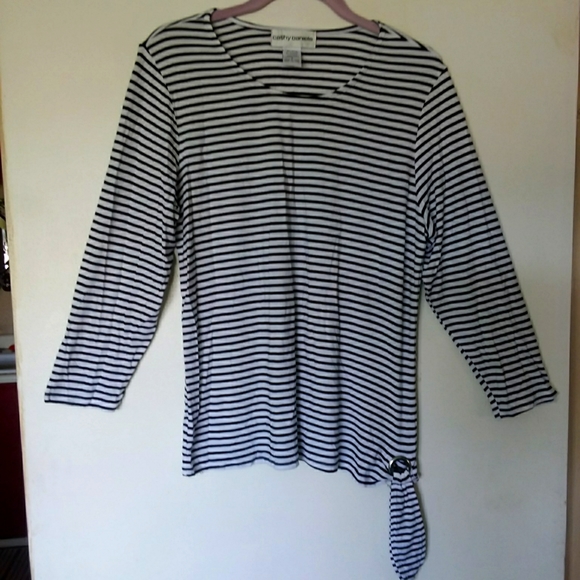 Cathy Daniels | Tops | Cathy Daniels Tee Shirt In Size Small | Poshmark